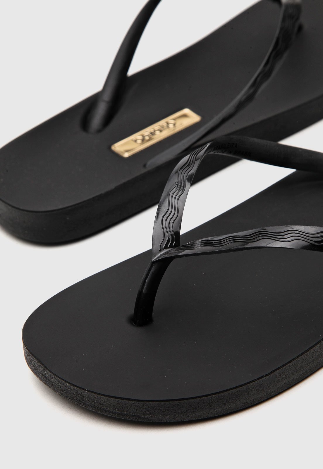 Chinelo Beira Rio Logo Preto - Compre Agora | Dafiti Brasil