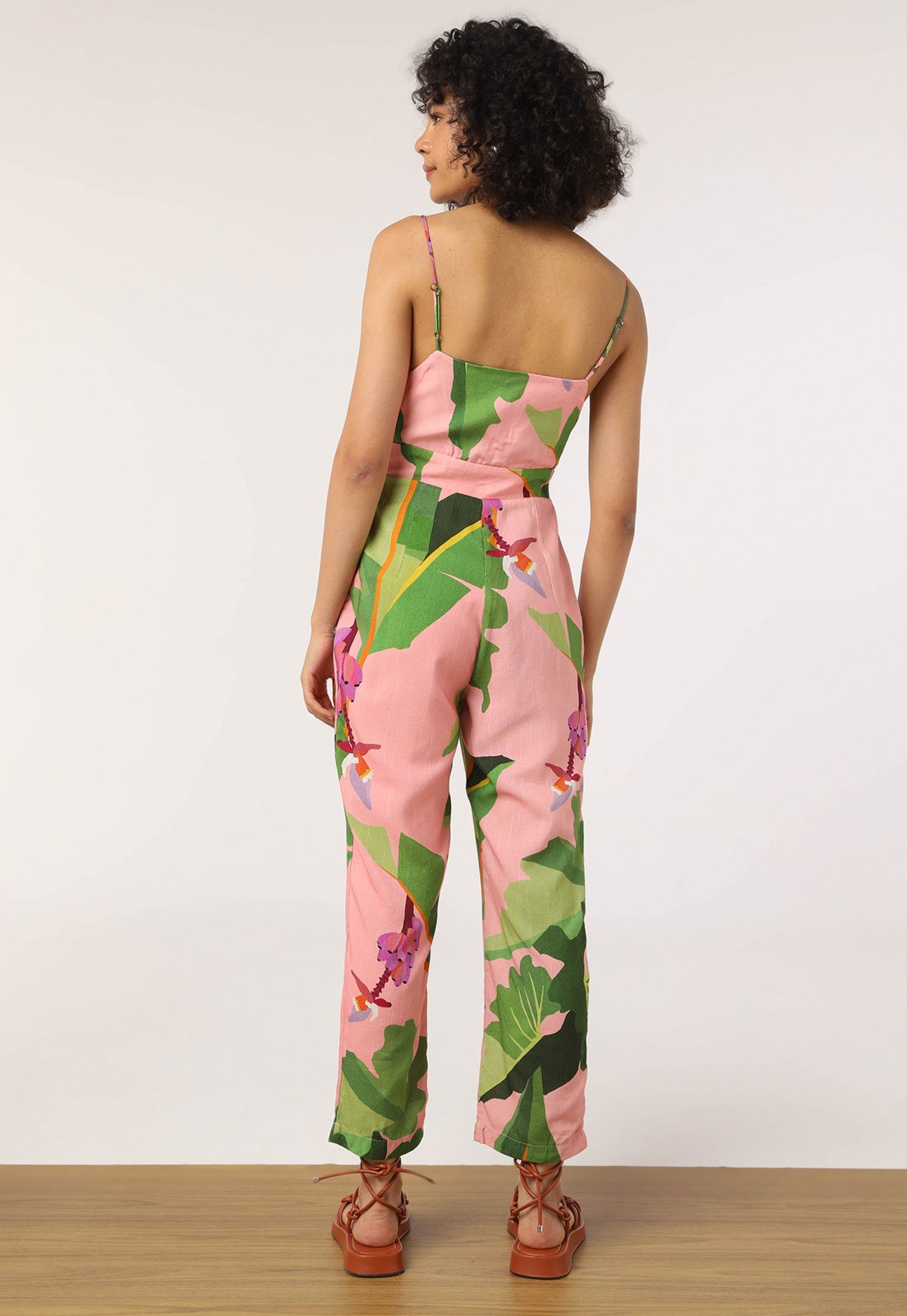 Macacão FARM Reto Tropicalista Rosa - Compre Agora | Dafiti Brasil