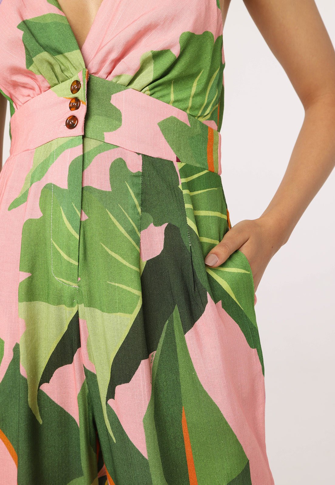 Macacão FARM Reto Tropicalista Rosa - Compre Agora | Dafiti Brasil