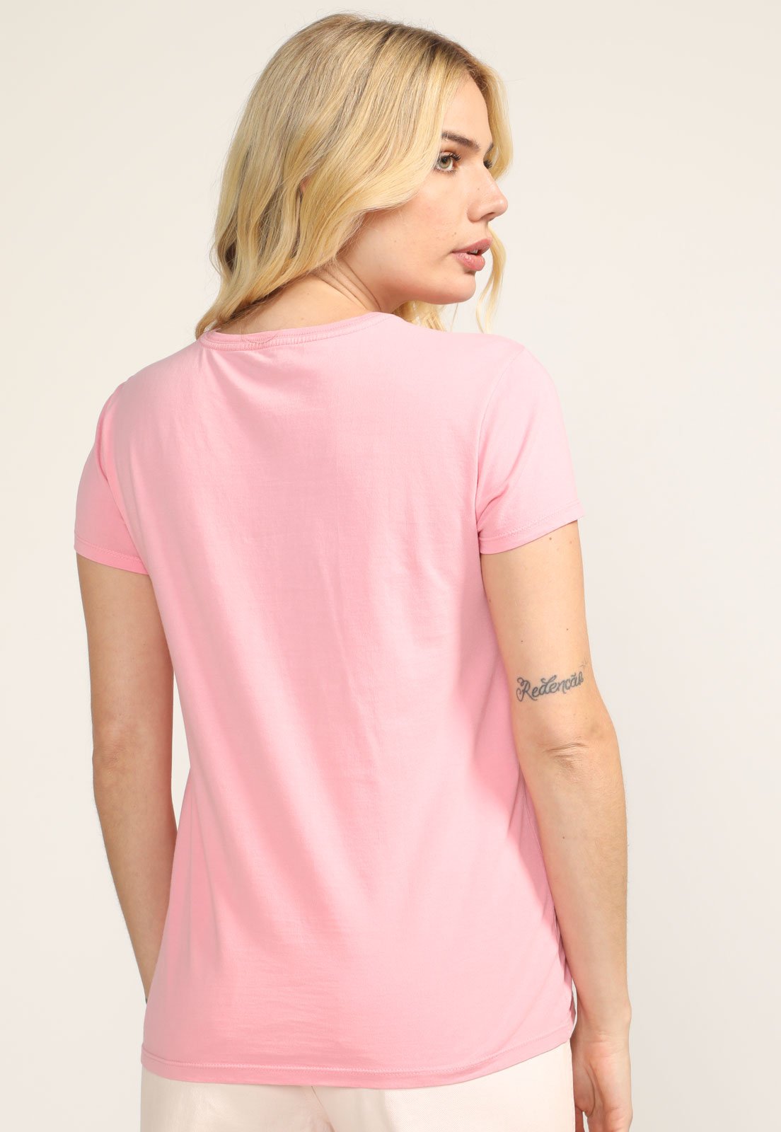 Camiseta Guess Logo Rosa - Compre Agora | Dafiti Brasil